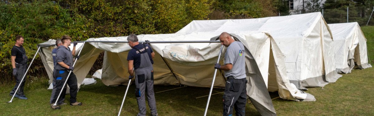 Leere Zelte in Tirol | kronehit